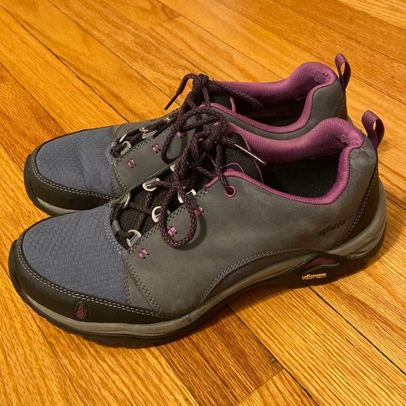 Ahnu | Shoes | Ahnu Montana Ii Waterproof Leather Hiking Shoes Size 85 ...